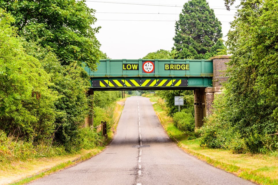 How LGV/HGV drivers can prevent bridge strikes